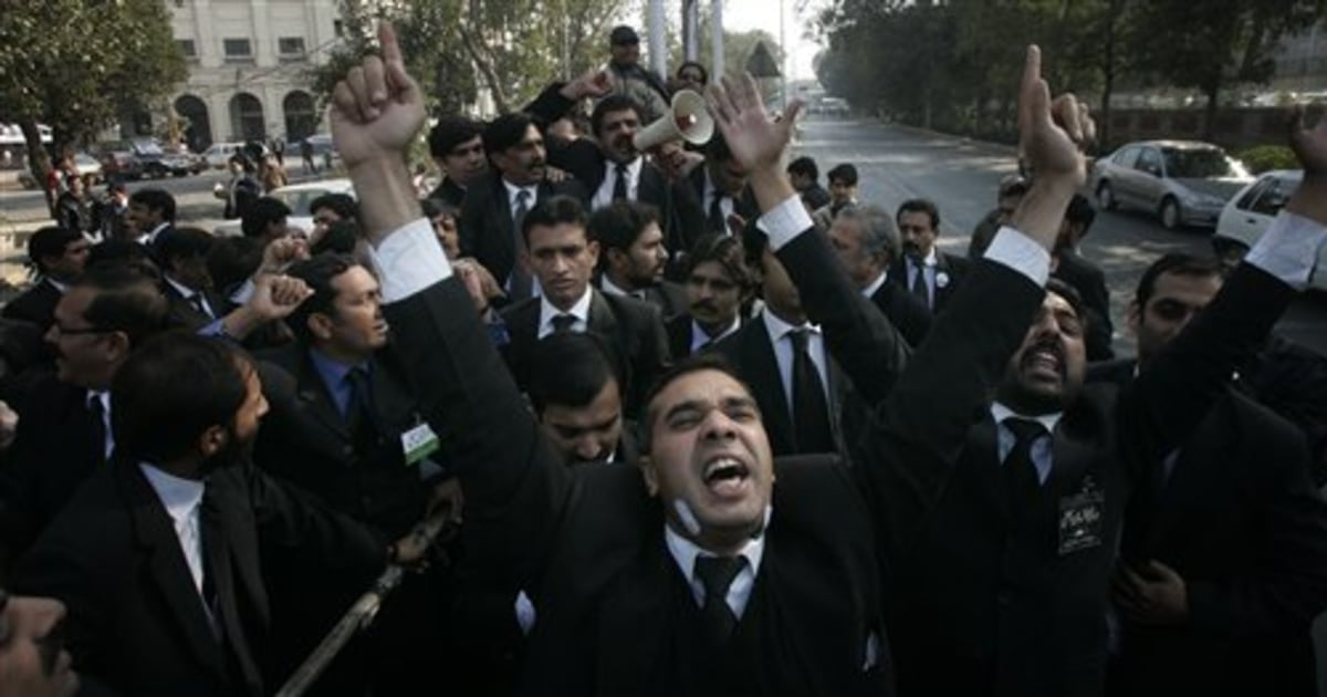 Pakistan bans minister’s travel after graft ruling