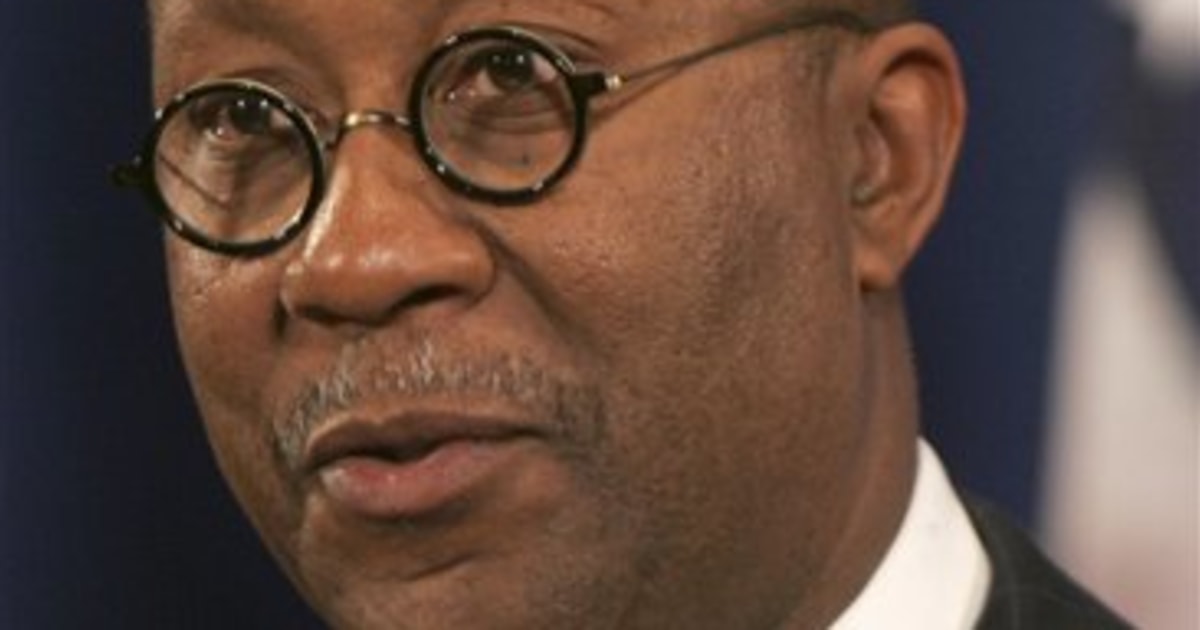 Trade nominee Kirk agrees to pay back taxes