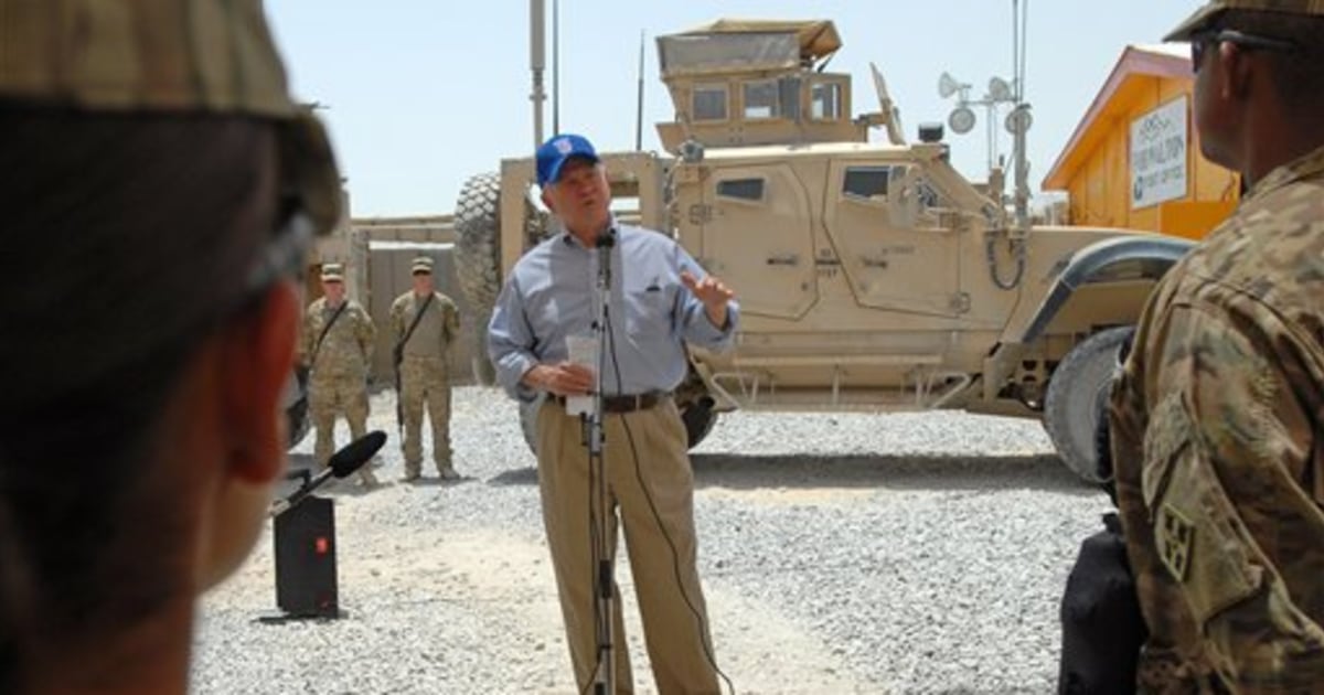 Gates begins farewell visits with troops in Afghanistan