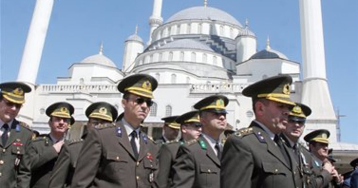 Turkish army seeks OK to strike inside Iraq