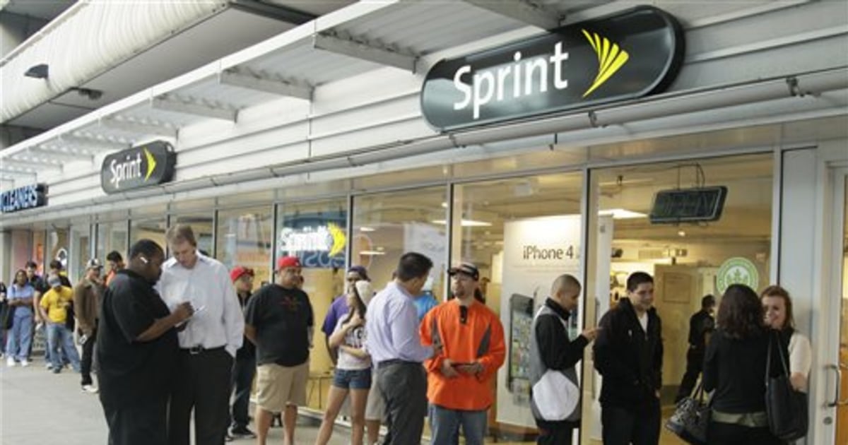 Sprint customers line up for iPhone