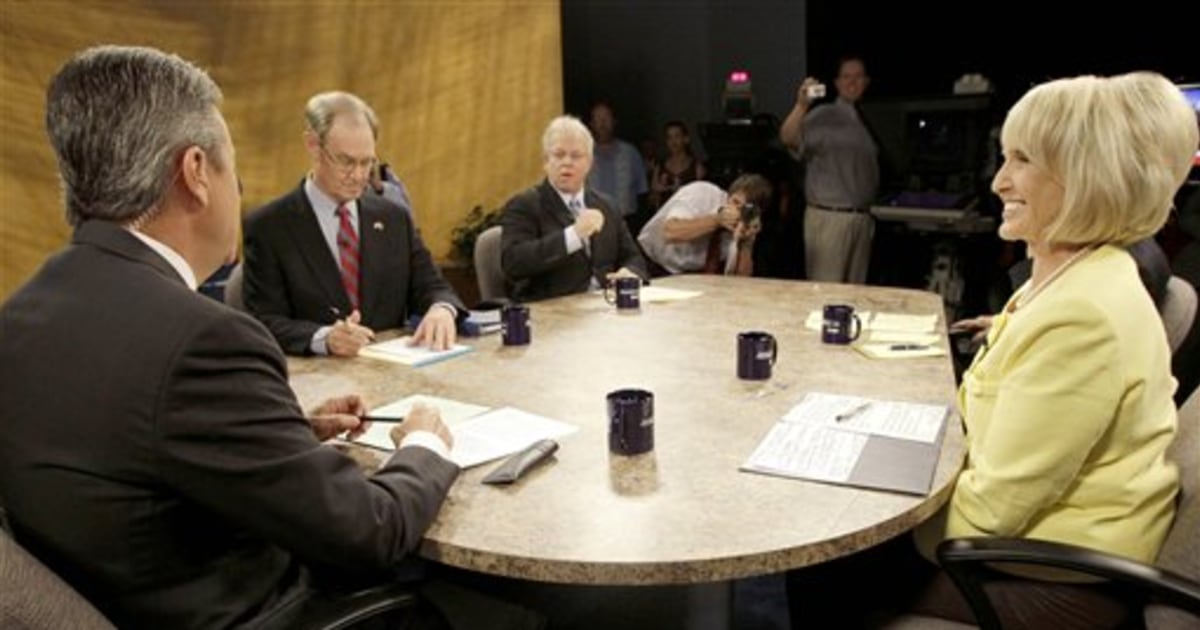 Arizona governor stumbles during debate