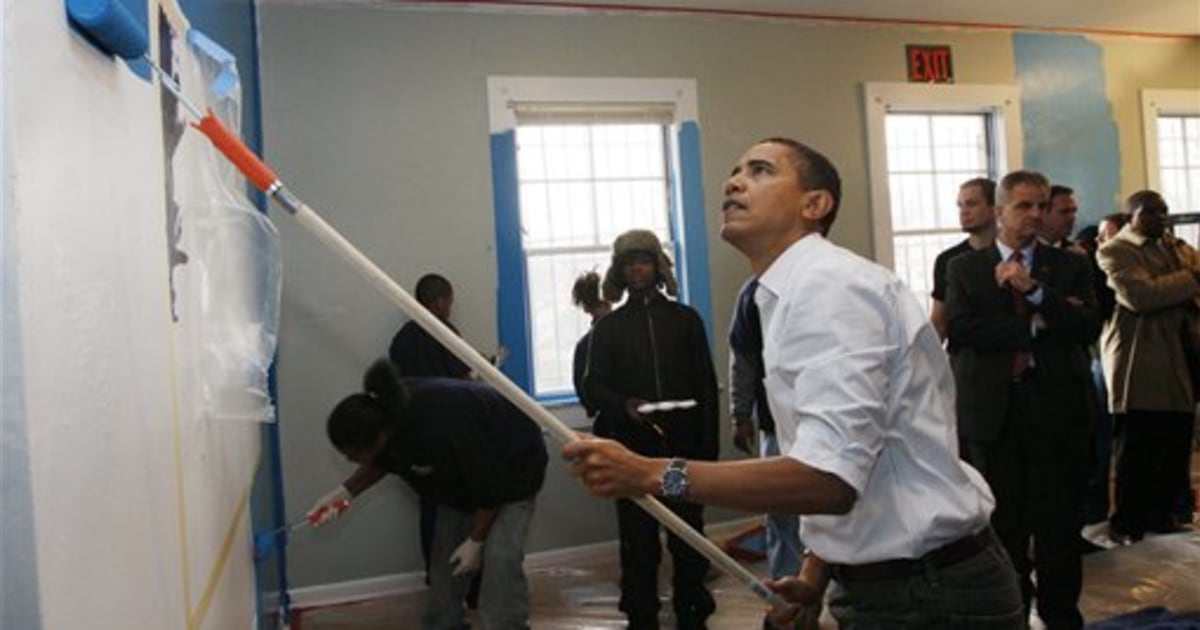Obama at door of White House and history