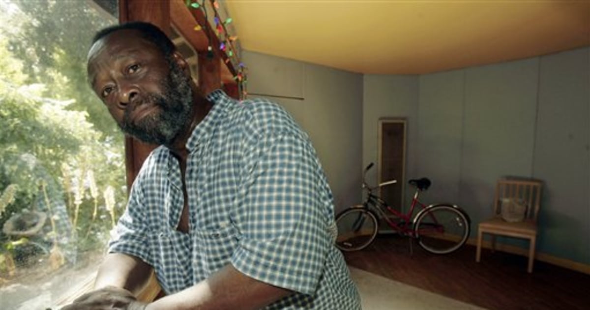 The homeless in Beverly Hills find generosity
