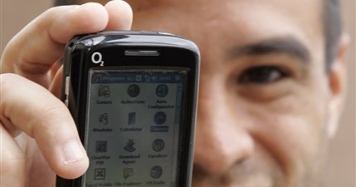 Apple's iPhone stirs up would-be rivals