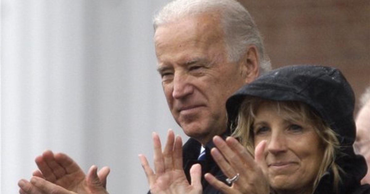 Biden joins political parade in Delaware