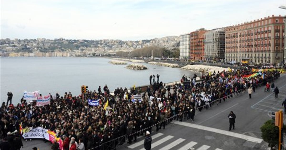 Anti-Mafia march in Naples draws thousands