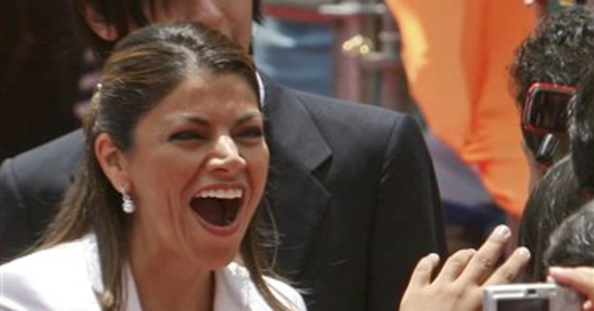 Costa Rica swears in 1st female president