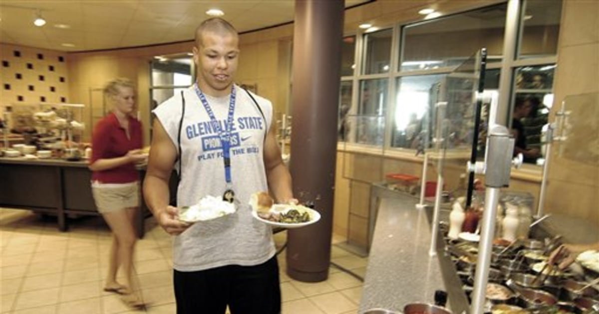 More colleges chucking cafeteria trays