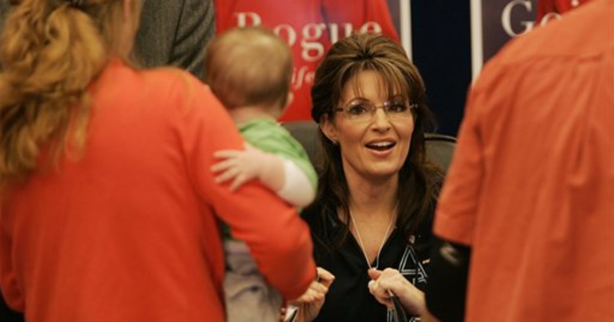 Palin visits Florida town that feted her in 2008