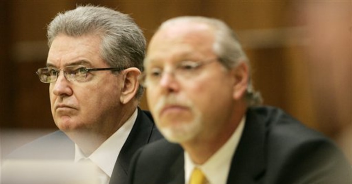 Mobster: Ex-FBI agent got protection money