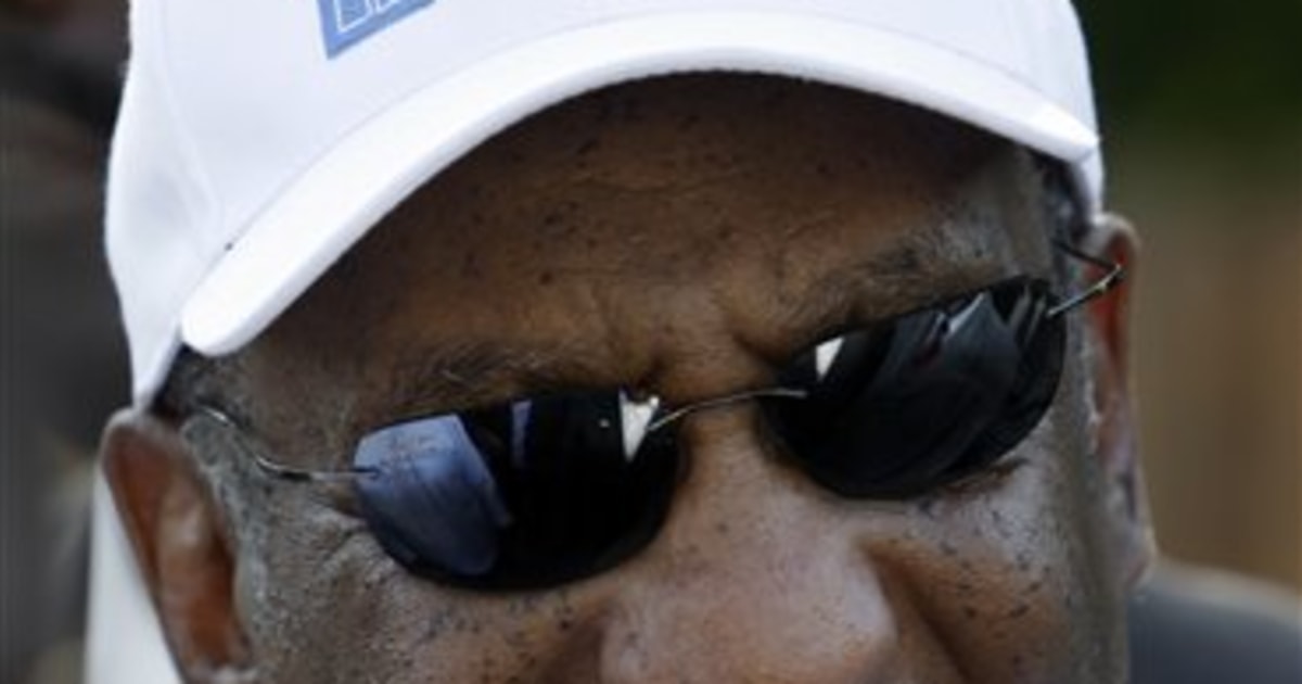 Comic Cosby lends support to Detroit schools