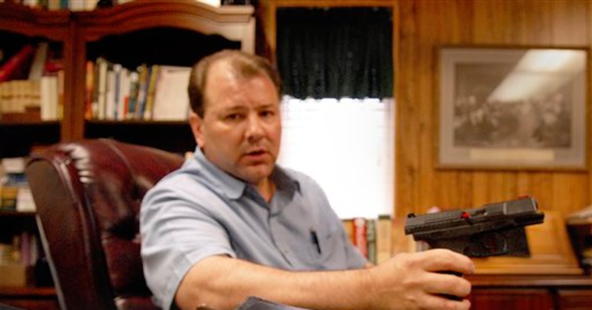 Pastor asks members to bring guns to church