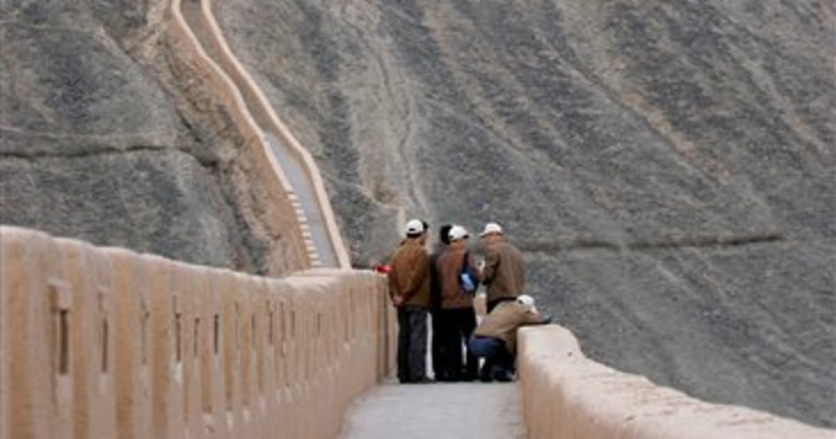 Neglect, tourism besiege Great Wall