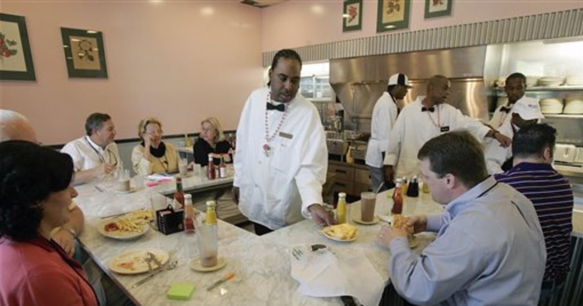 Landmark New Orleans eatery back in business