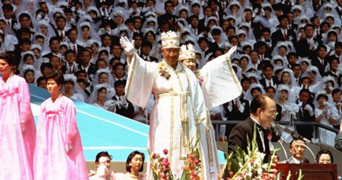 Moon turning over Unification Church to sons
