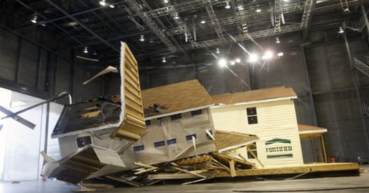 2 houses put through hurricane-force wind test