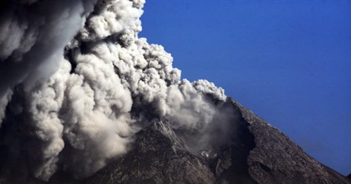 Experts try to convey danger of Indonesian volcano