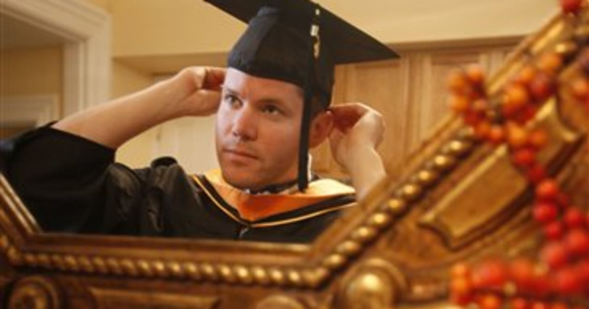 Dim job outlook brightens for the class of 2010