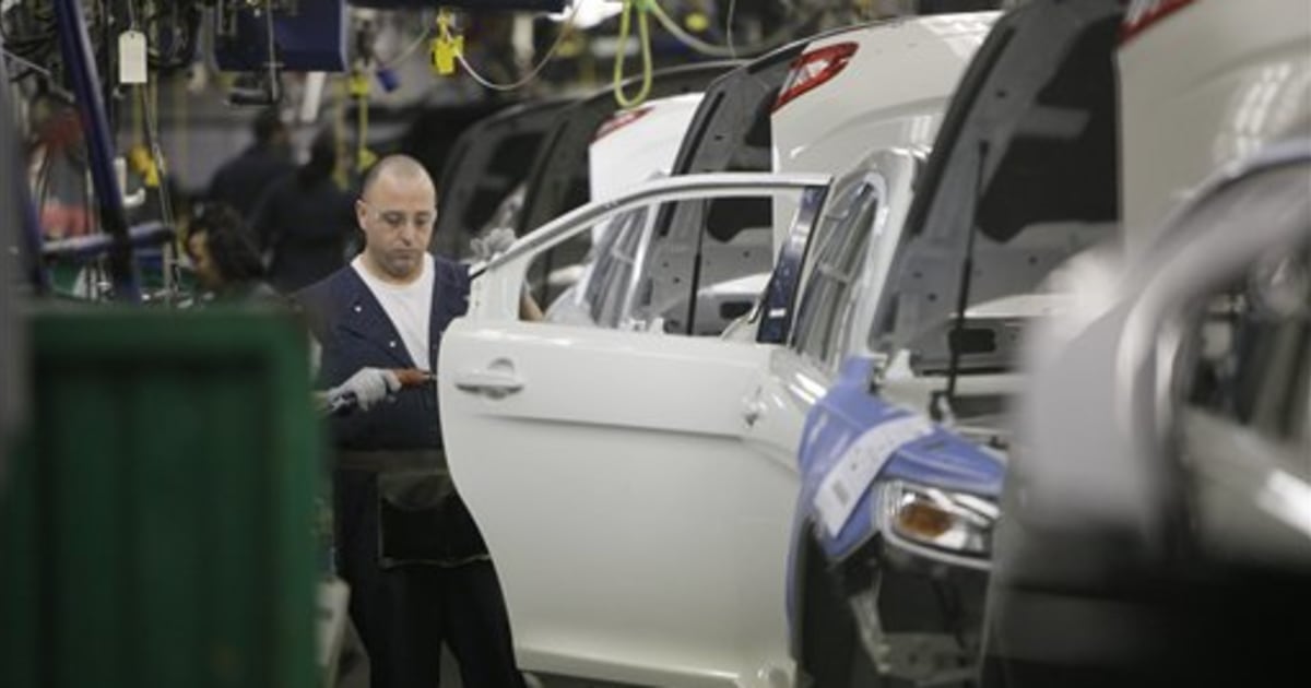 Poll: Americans again prefer U.S.-made cars