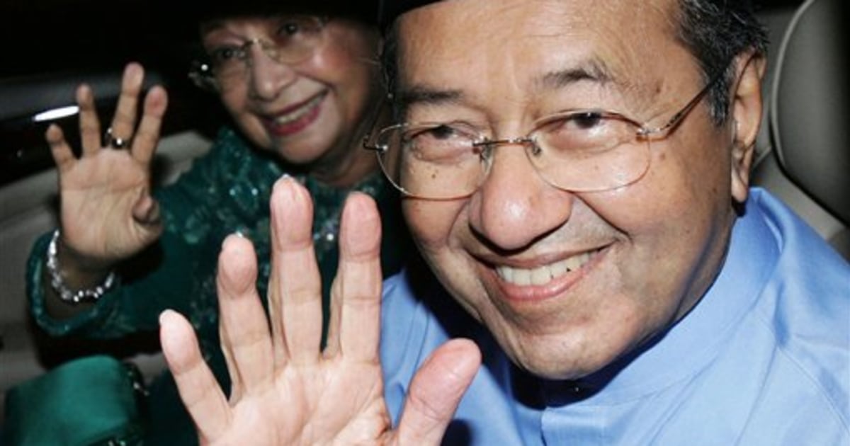 Malaysia's ex-PM attacked with pepper spray