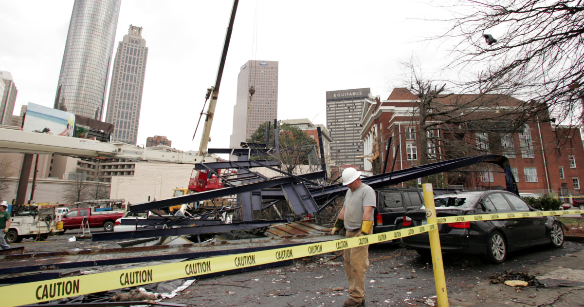 Messy Atlanta commute after weekend twister