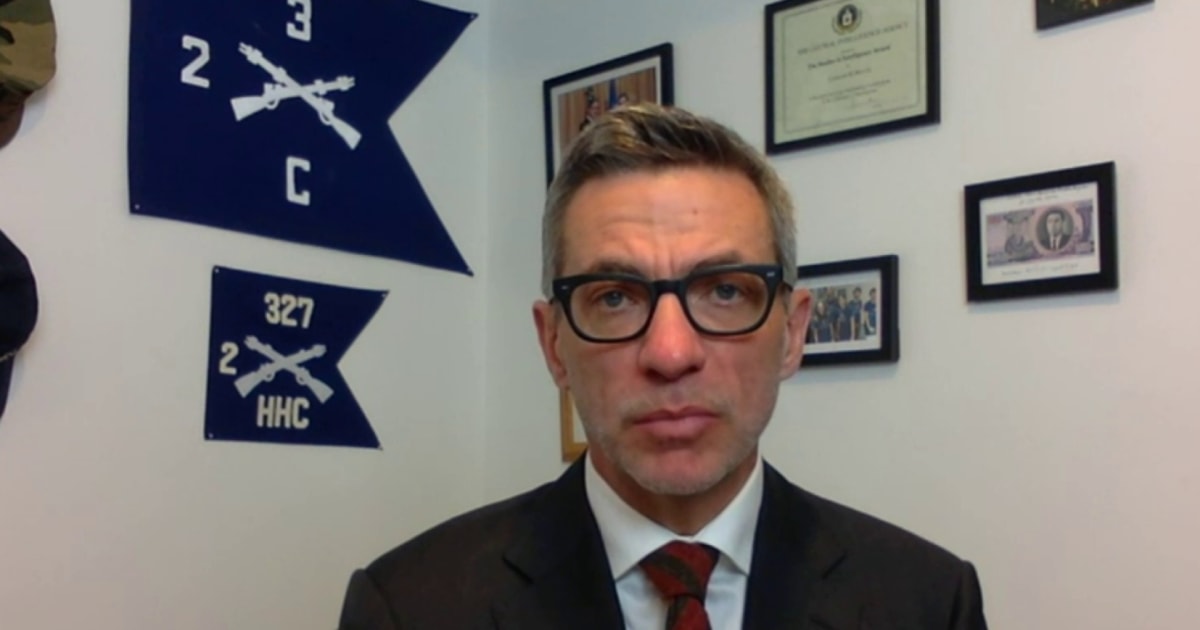 Former FBI agent Clint Watts on efforts to weed out Three Percenter ...