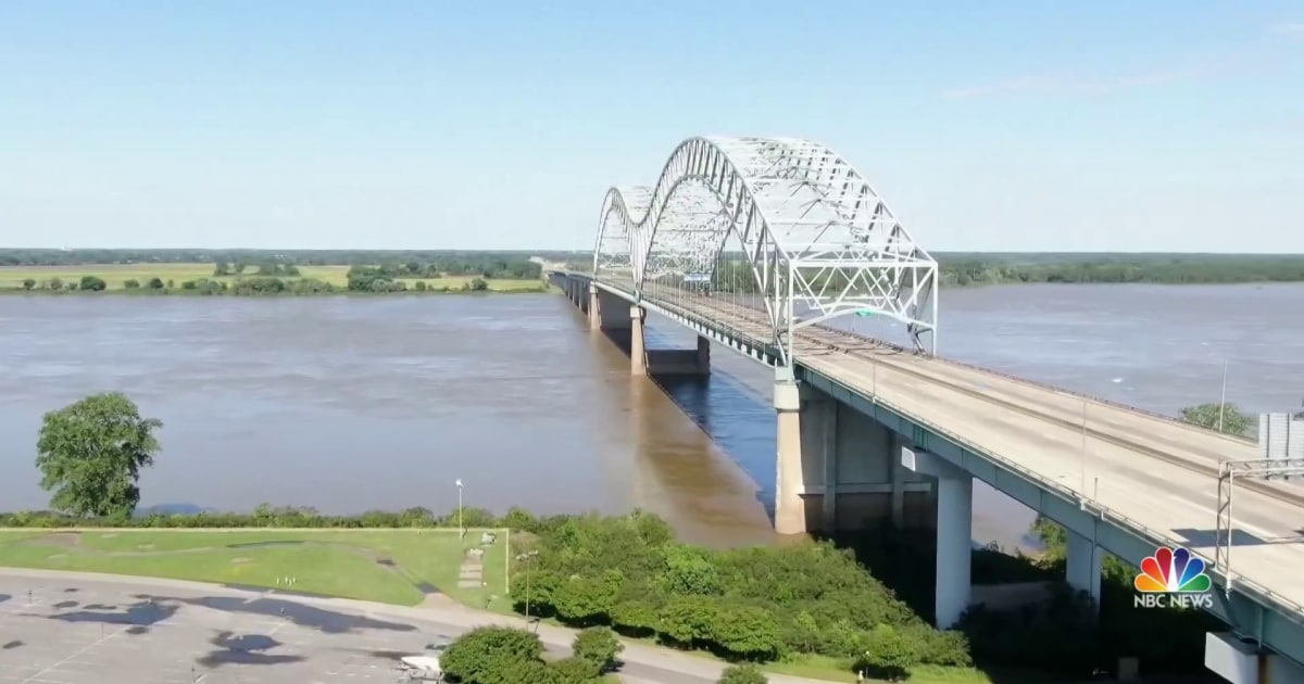 Cracked Memphis bridge causing major traffic