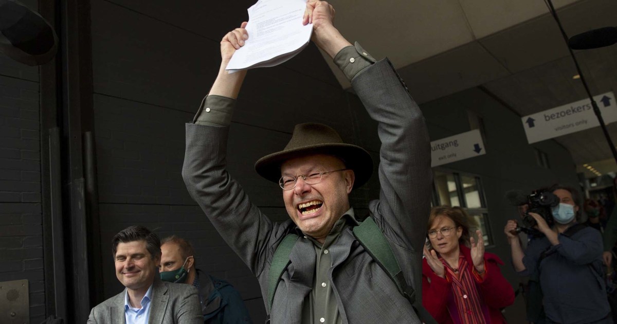 Climate campaigners celebrate carbon emissions court victory over Shell