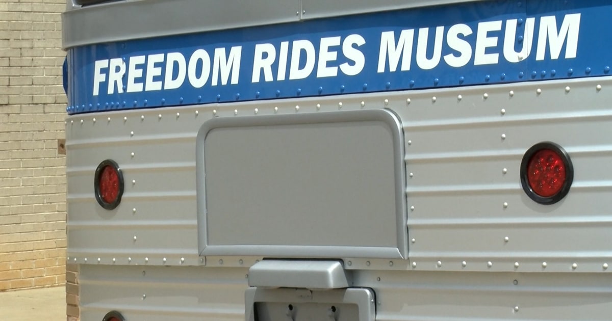 Alabama marks Freedom Rides 60th anniversary with vintage bus restoration