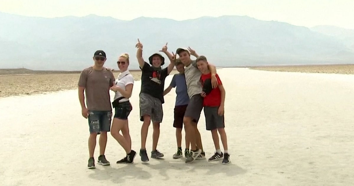 Death Valley's soaring temperatures in heat wave create tourist hot spot