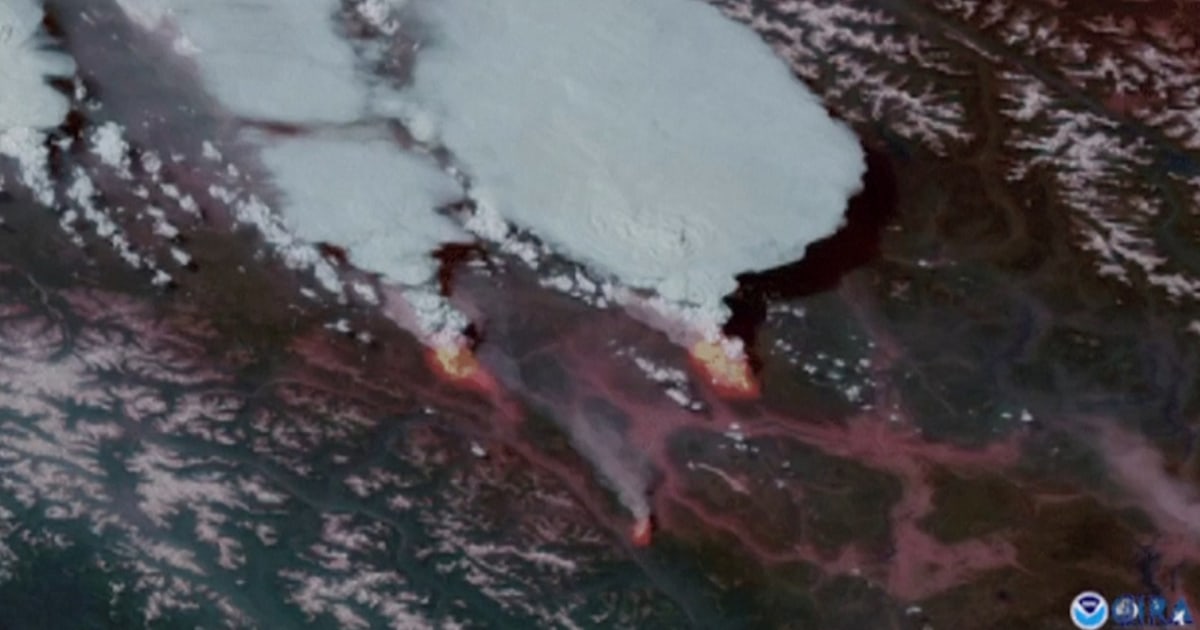 Satellites capture smoke from Canadian wildfires Satellites capture smoke from Canadian wildfires