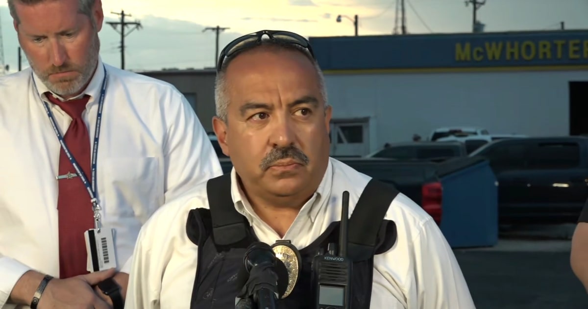 Officer killed, 4 others injured in Texas standoff