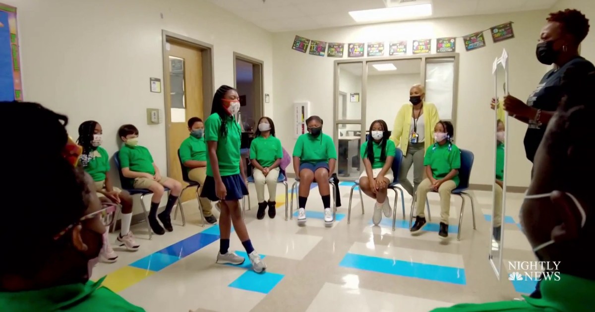 Atlanta teachers inspires others with mirror affirmations
