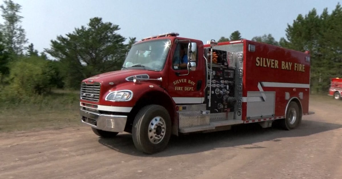 Northern Minnesota fire crews battle 3,200 acre wildfire