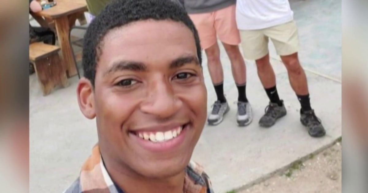 Father of missing Black man Daniel Robinson asks for more police ...