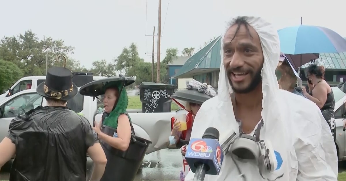 New Orleans residents stage 'Trash Parade' after weeks without garbage ...