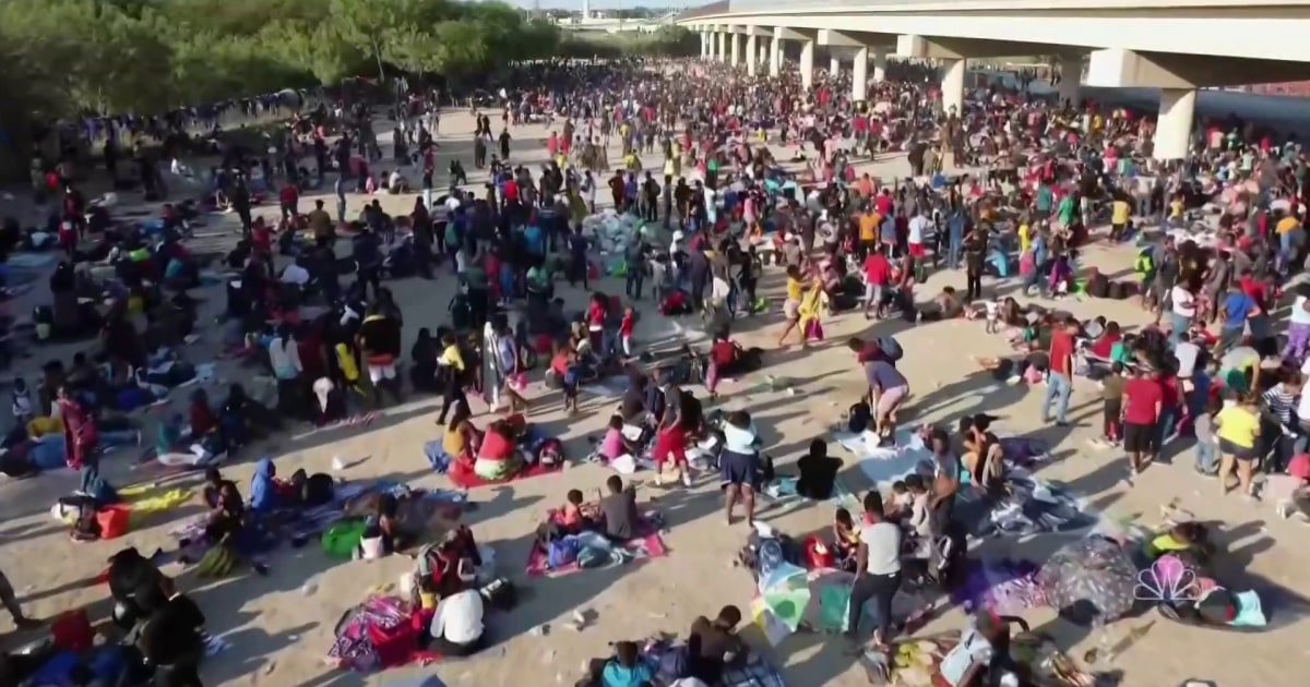 Officials prepare for massive border surge if court lifts Covid restriction