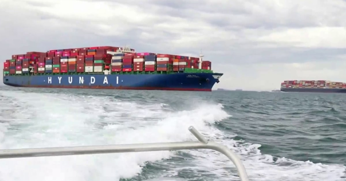 How the backlog at ports could impact the holiday shopping season