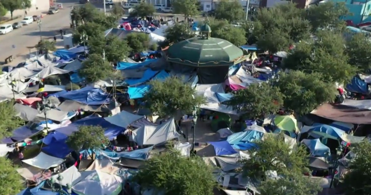 Crowded border camp under threat from Covid