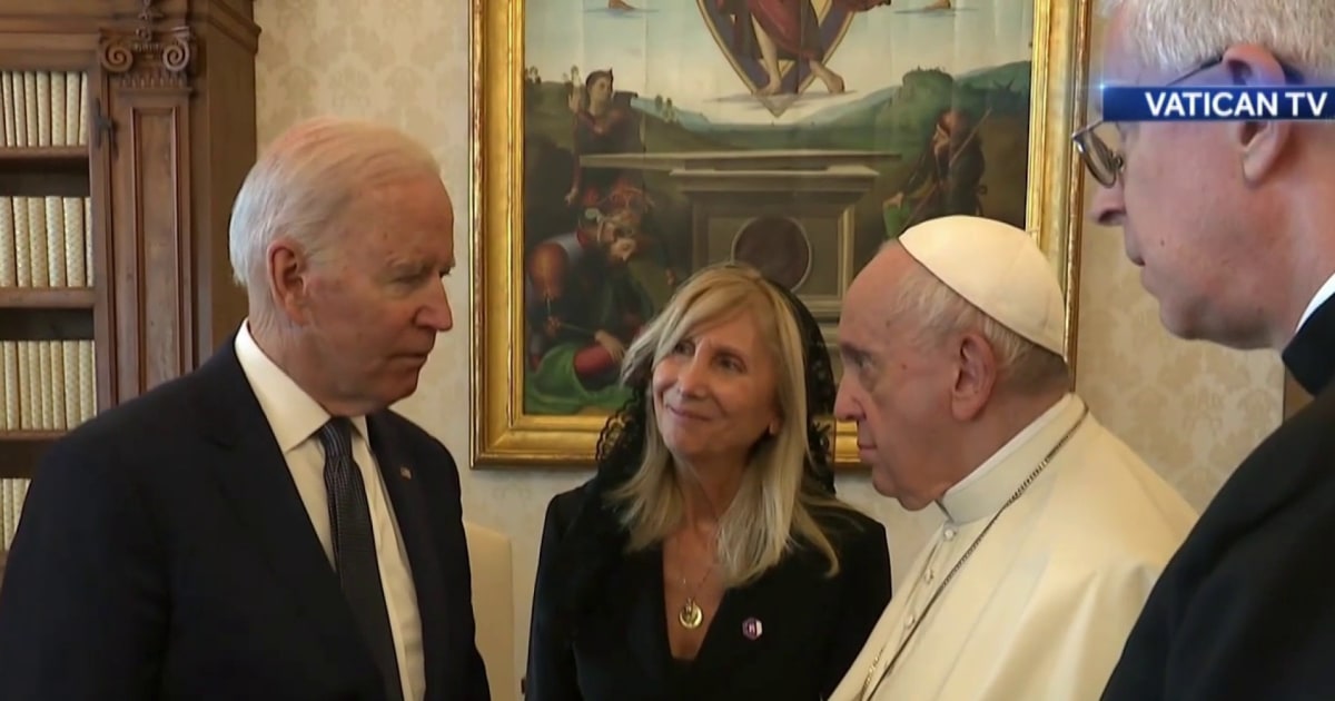 Biden meets with Pope Francis ahead of G-20 summit