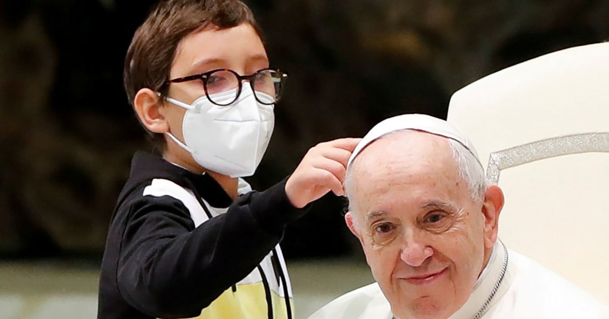 Boy pleads with Francis for pope's skullcap at Vatican audience