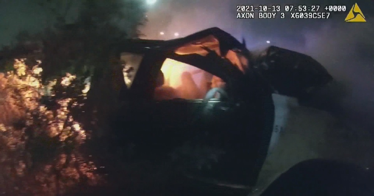 Bodycam shows Texas police officers pull crash victims from fiery crash