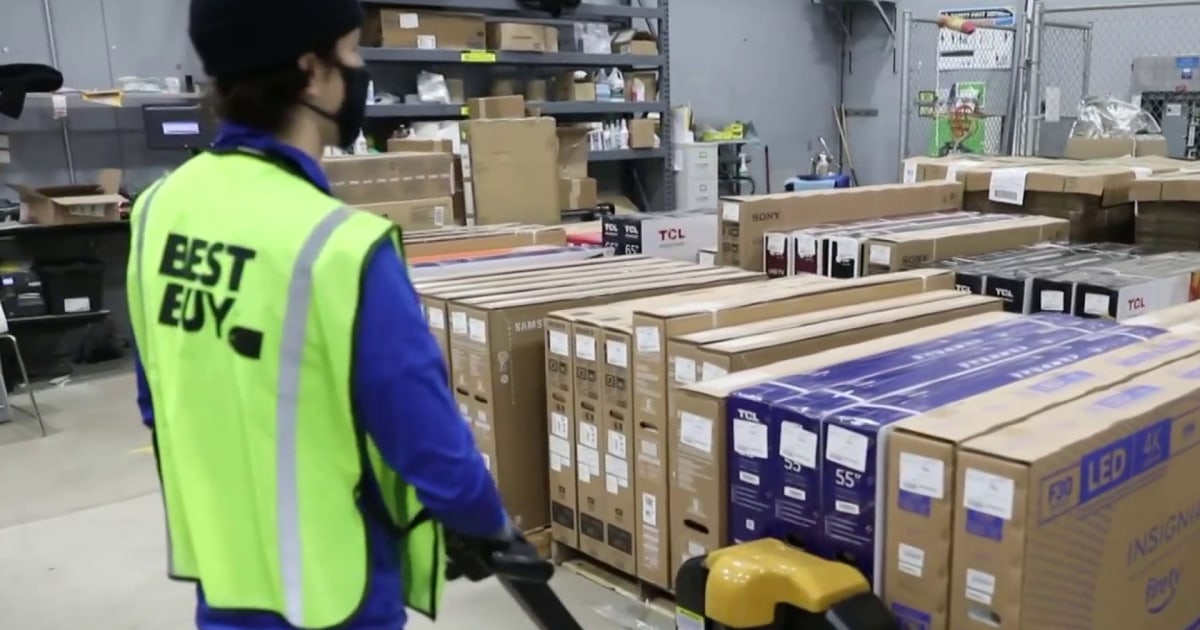 Best Buy combines stores with warehouses to meet shopping demand