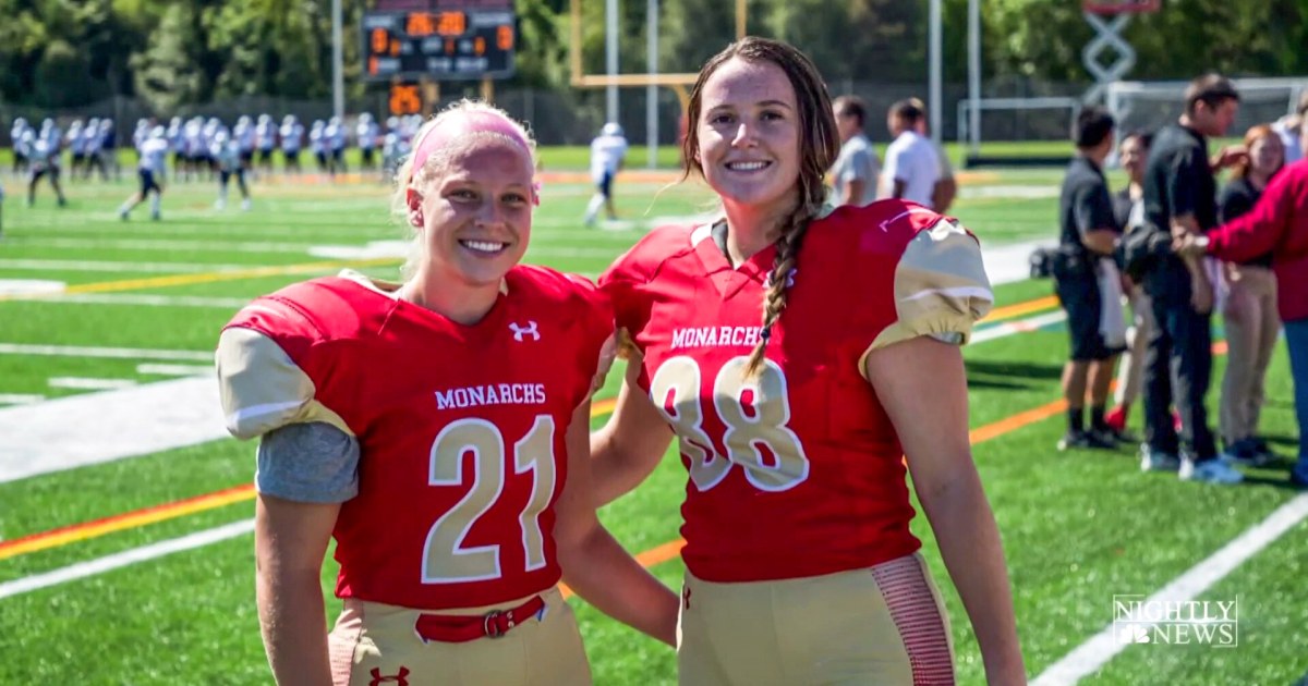 Women placekickers make history at NCAA football game