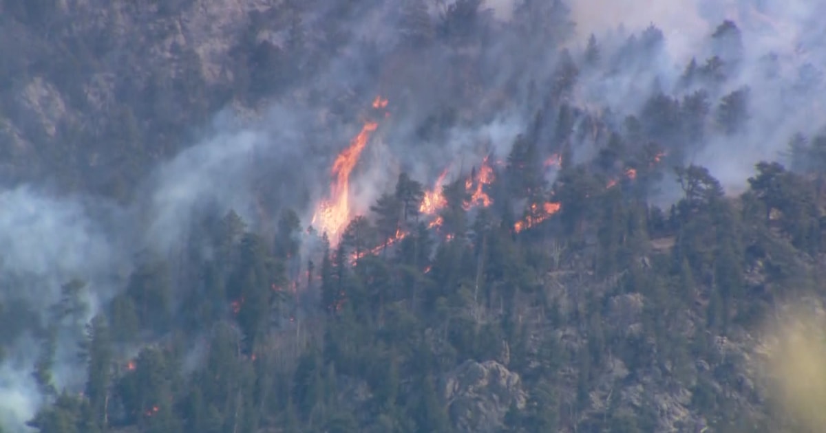 Colorado wildfire blazes, forces evacuations