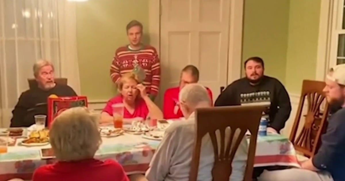 Family Christmas caroling goes viral on TikTok