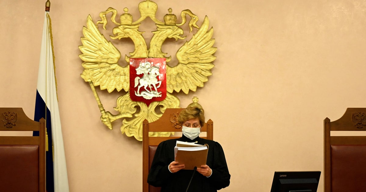 Moscow Court orders prominent Russian human rights group to close