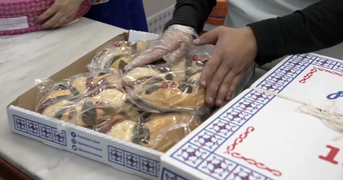 Mexicans celebrate Epiphany with traditional Three Kings Bread treat