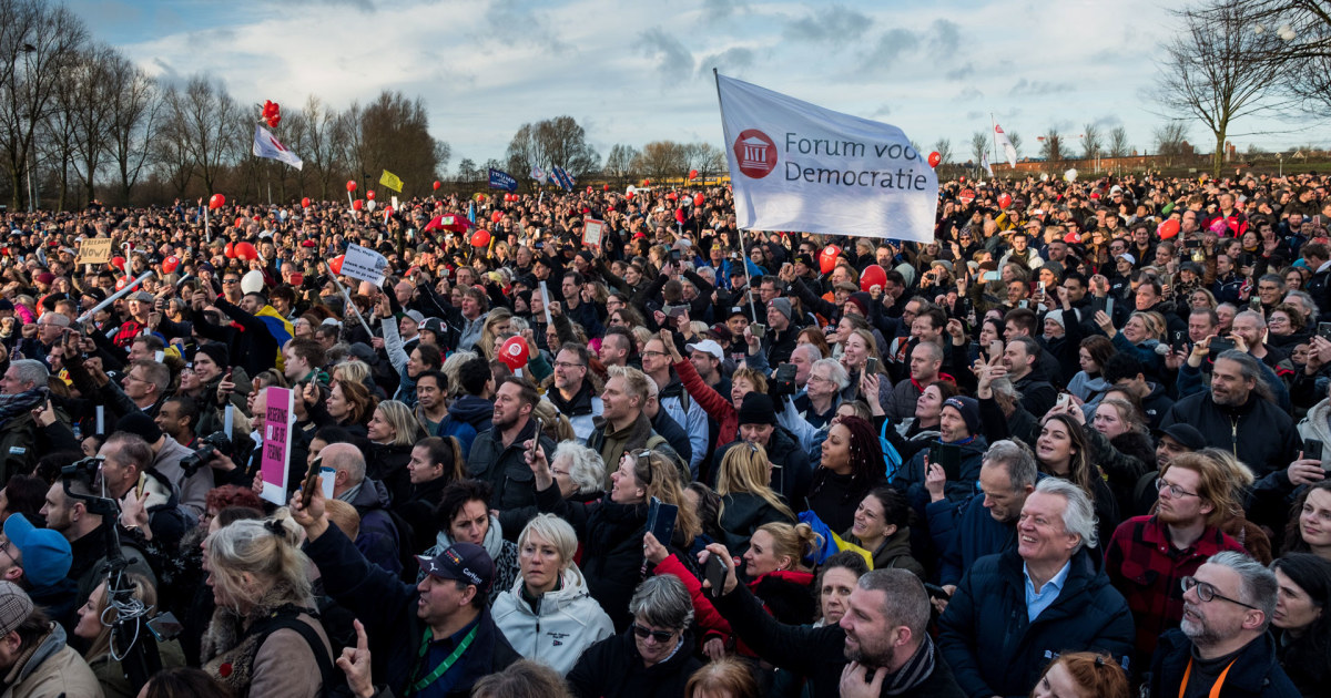Amsterdam anti-lockdown protesters clash with police